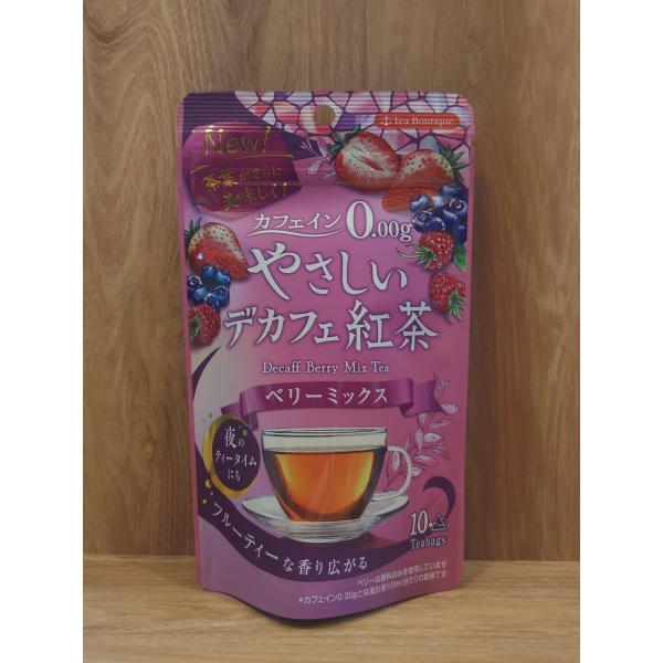 ☆デカフェとはカフェインを含む茶葉から出来る限りカフェインを取り除いたお茶です。渋みの少ないすっきりしたセイロンティーに、ストロベリーやブルーベリー、ラズベリーなど人気のベリーが甘く華やかに香ります。[原材料] 紅茶、香料[内容量] 12g...