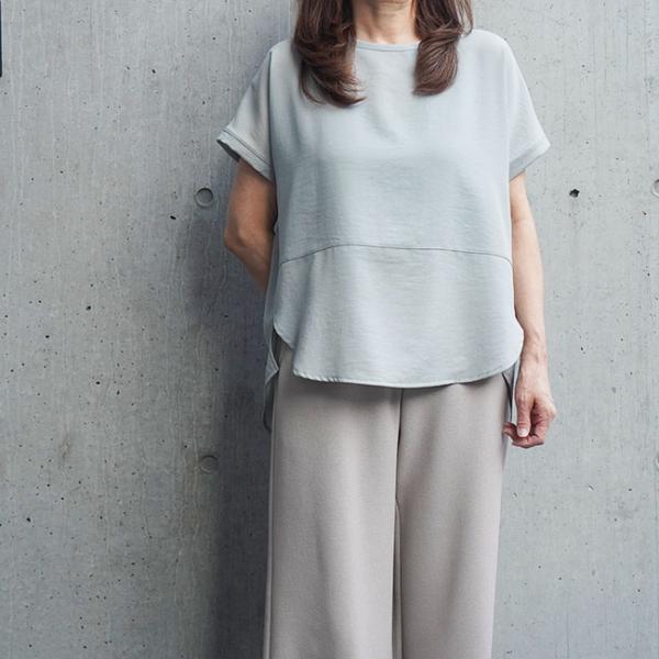 毎年大人気のジョーゼットカットソーが今年も登場！さらさらで涼しく、しわになりにくい。春夏シーズンに大活躍間違いなしのトップスです。ボトムスを選ばない程よい丈感もポイントです。【商品ポイント】・さらさらしわになりにくいジョーゼット生地・体型カ...