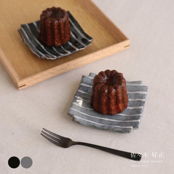 【鼠志野十字小皿】▽「陶芸家 / 佐々木好正」シリーズ一覧は下のリンクへ角が小さくカットされたような太めバランスの十字小皿。ボーダー柄と合わさることでどこか北欧デザインのような雰囲気も感じます。手書きの緩やかな強弱あるラインと鼠志野やわらか...