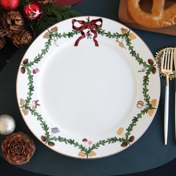 クリスマスシーズンにぴったりなスターフルーテッドクリスマス。テーブルコーディネートを華やかに彩る、27cmプレート。クリスマスディナーのメインプレートにはもちろん、ホールケーキ6号サイズが盛り付けることができ、特別なひと時をお楽しみ頂けます...
