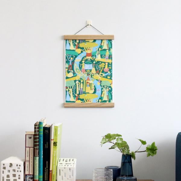 Creamore Mill（クレモアミル）は、木製インテリアとガーデニングツールで知られる工房。機能性を兼ね揃えた美しくシンプルなデザインはイギリスで30年以上親しまれており、創業から変わらず職人による手作業で生産を続けています。ポスターハ...