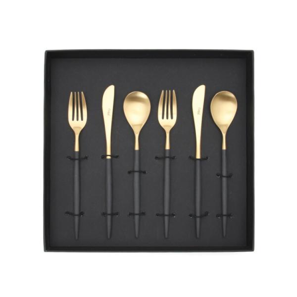 材質：ステンレス(つや消し/マット)、樹脂サイズ：・ナイフ/縦20cm・フォーク/縦19cm・スプーン/縦19cm・化粧箱/縦26cm、横26cm、高さ3.5cmブランド：Cutipol（クチポール） / Portugal（ポルトガル）生産...