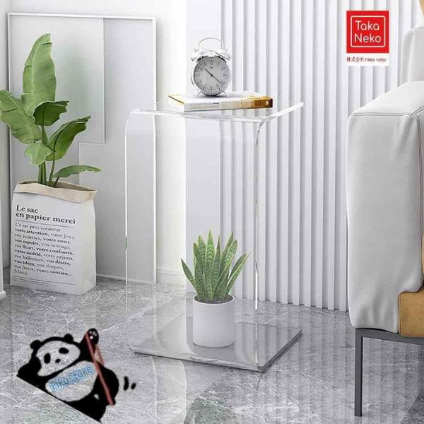 アクリルサイドテーブルは、熱曲げ成形とダイヤモンド研磨の技術を駆使して作られています。そのため、上質なデザインと高級感が特徴です。このサイドテーブルは、ソファの横に置いても、ティーテーブルとしても使用できる多機能なアイテムです。安全性にもこ...