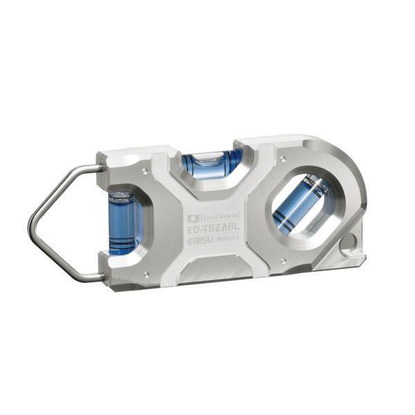 【商品説明】 ●特徴 ●アルミ削り出しプレミアムシリーズ ●カラビナ対応大型シャックル付き ●４５°付で法勾配の測定に大変便利です ●通常より３倍の長強力磁石付き ●測定基準面がＶ溝付きでパイプ等の測定ができます ●仕様、規格 ●気泡管カラ...