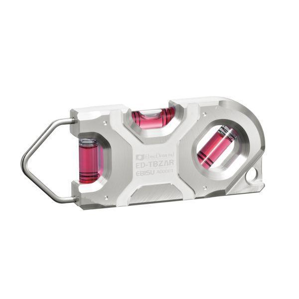 【商品説明】 ●特徴 ●アルミ削り出しプレミアムシリーズ ●カラビナ対応大型シャックル付き ●４５°付で法勾配の測定に大変便利です ●通常より３倍の長強力磁石付き ●測定基準面がＶ溝付きでパイプ等の測定ができます ●仕様、規格 ●気泡管カラ...