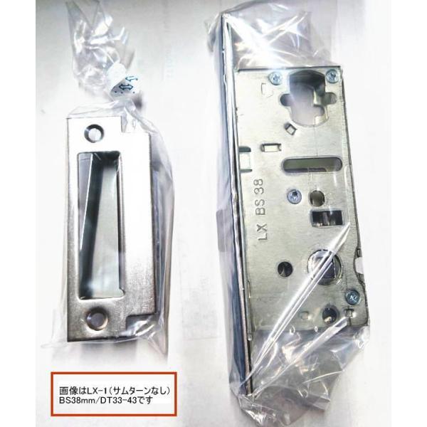 メーカー取り寄せ品となります。メーカー在庫がある場合は１週間程度で出荷できる場合がありますが、通常はメーカーにて受注後組み上げる為、納期が２〜３週間かかります。レバーハンドル別売