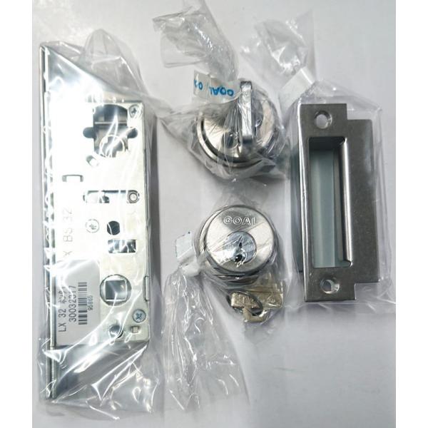 メーカー取り寄せ品となります。メーカー在庫がある場合は１週間程度で出荷できる場合がありますが、通常はメーカーにて受注後組み上げる為、納期が２〜３週間かかります。