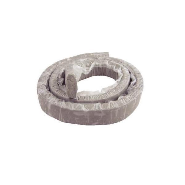 クニシール C-31特長●簡単施工で工期短縮！表面に巻いている水溶性フィルム（接着剤として作用）が可塑性ベントナイトと共に接着剤として作用するため、特殊な接着剤が不要で、水を用いれば簡単に設置できます。設置面に押しつけるだけの簡単施工 !!...