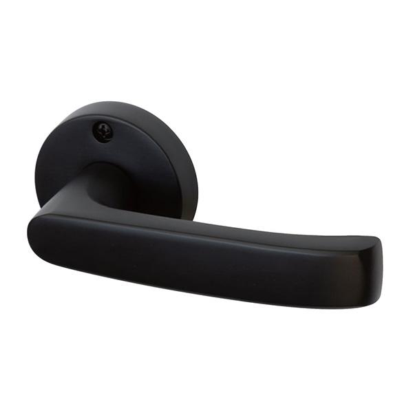 一般住宅室内専用レバーハンドル【丸座空錠】【セット内容】レバー(室内側・室外側)ラッチ本体,ストライク 【寸法】バックセット 50mm 【カラー】ZB(つや消しブラック) 【種類】レバーハンドル  【仕様】空錠(カギなし) 【機能】空錠 対...