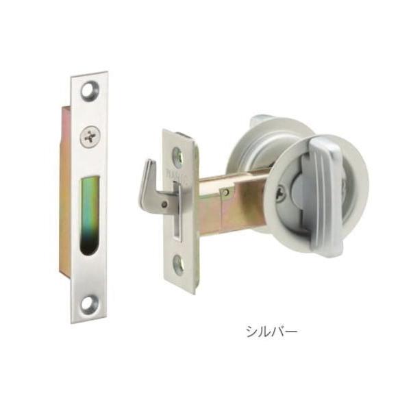 材質：錠-SUS304+亜鉛ダイカストストライク-SUS304+鋼板丸座-アルミ+亜鉛ダイカスト前後調節受座付適応扉厚：28〜36ｍm戸袋に収納される引戸の場合は大型サムターンが当たらない様、戸当が必要