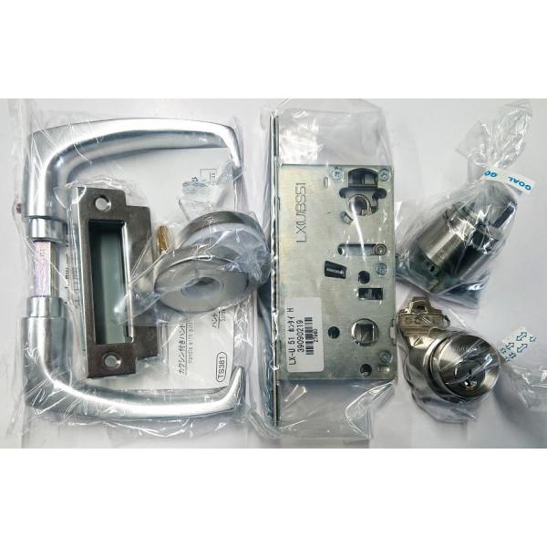 GOAL ゴール P-LX-5-BU-40A BS51 R4U DT33〜43用途 玄関・勝手口、事務所、会議室など 材質 (レバー・ノブ)アルミ 仕上 (レバー・ノブ)アルマイトシルバー 動作 外側からキーで、内側からサムターンで施解錠。...