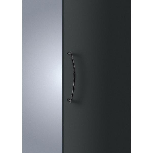 分類建築用金物 ＞ ドアハンドル ＞ 押し棒仕様ロートアイアン レジストブラックサイズL461ピッチ425施工取付ビス　M6取付穴　φ8mm / ガラスドア取付時 φ12mm重量2.3kg備考本製品はハンドメイドのため、模様や形状に少々差が...