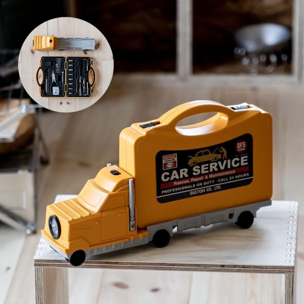 ドライバー、ナイフ、六角レンチ、ペンチなどがセットされた本格的工具セット。スイッチを押すとヘッドライトが付きます。使わない時だって見える場所にスタンバイさせておいても可愛いビジュアル。荷台部分が取り外せるので、必要な時は工具箱のようにサッと...