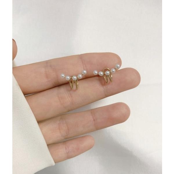 ↓関連商品はこちら↓#Msアクセサリー一覧.■説明イヤーカフの5連パールピアス、2個セットです。挟みこむタイプですのでピアスホールがない方にも装着可能です。.■仕様セット内容：イヤーカフ2点.■ワード#イヤーカフ#ピアス#パールピアス