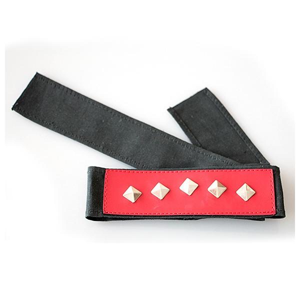 忍者衣装の頭巾を外して、締めるのも良し頭巾の上から締めるのも良し、忍者衣装がキリリと引き締まります。※男女兼用忍者鉢巻黒ビス・赤ビス【品質】布製【サイズ】フリーサイズ　巾3.7cm　長さ90cm