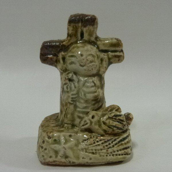 A-215　伊賀ぷらす思考地蔵　作・新 歓嗣　台座4.7×5.7cm　全高8.2cm　（しおり）伊賀の巨匠、新 歓嗣 手作り作品。伊賀土の彫像です。右手に錫杖(しゃくじょう)を持っています。錫杖とは、僧侶・修験者などがが持ち歩く「つえ」です...