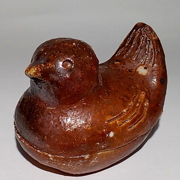 A-564　伊賀香合 水鳥　作・新 歓嗣　8.2×5cm、高さ5.5cm　（しおり）伊賀の巨匠、新 歓嗣 手作り作品。伊賀土の彫像です。伊賀の赤土そのままに素朴に純粋に焼き上げました。火の当たり具合で濃淡を表し、素直でかわいい水鳥を表現しま...
