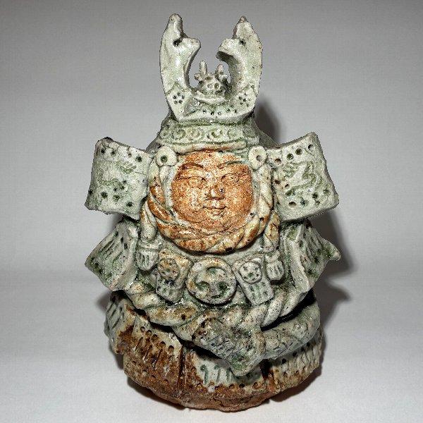 A-567　伊賀兜武士 五月人形（花入）　作・新 歓嗣　9.4×9cm、高さ15.8cm　（しおり）伊賀の巨匠、新 歓嗣 手作り作品。伊賀土の彫像です。端午の節句、五月人形、たくましい武士が兜（かぶと）をかぶりました。子どもたちの健やかな成...