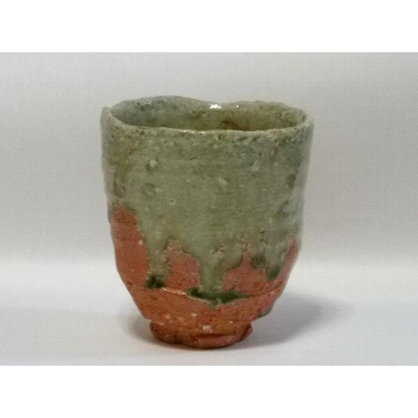 F-330伊賀湯呑作家・藤岡 周平　径8.6cm×8.8cm　高9.5cm　(しおり)内外ともにビードロ釉がやさしく流れ、底にも淡く溜まり、作家特有の火色が色濃く、満面にやさしい表情の作品です。※この作品は１点ものの作品となります。藤岡 周...