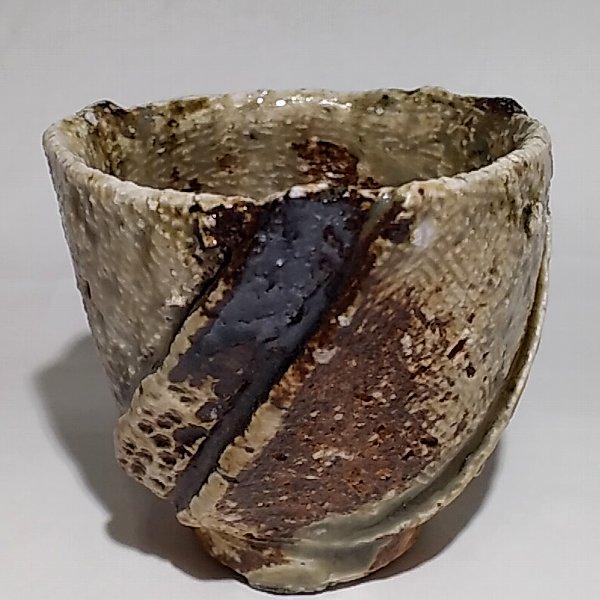 H-403伊賀窯変ぐい呑作・蓮 善隆　6.4×6.4cm、高6cm　24,200円　(共箱・共布・しおり)※この作品は１点ものの作品となります。蓮 善隆　YOSHITAKA HASU1949　長崎県佐世保市に生まれる1975　伊賀市音羽にて...