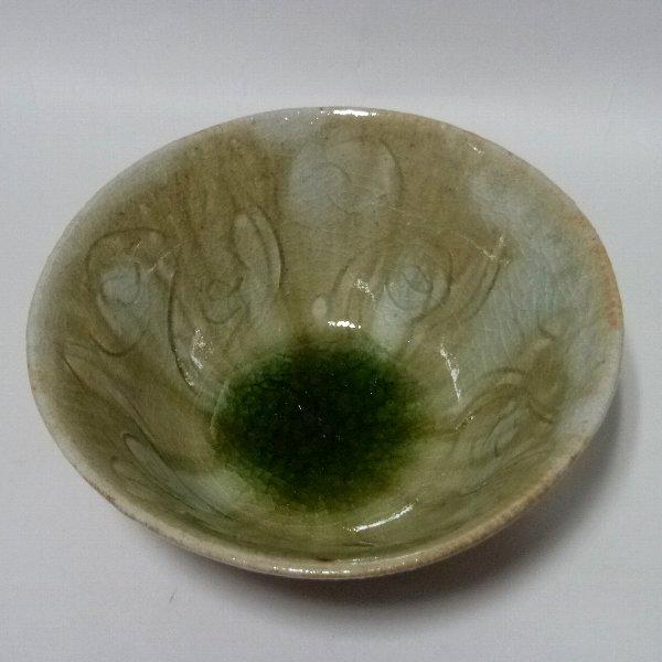 J-827伊賀釉彩めし碗作・小島 憲二　径13×12.9cm　高さ6.3cm　（しおり）中央にどっぷりと透き通ったビードロ釉が溜まり、外観は伊賀土の焼き締めの濃淡がきれいな碗です。内外とも薪で焼かれた炎の洗礼が見事に現れました。小島 憲二　...