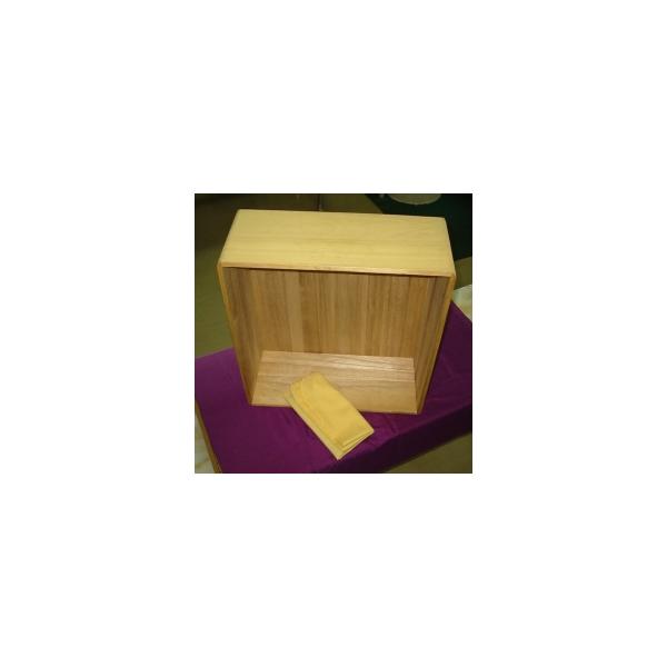 大切な将棋盤をほこりや色あせ、衝撃から守ります。桐製です。桐覆のサイズ：364×333×210mm。※画像の布カバーはついておりません。