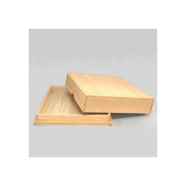 大切な将棋盤をほこりや色あせ、衝撃から守ります。桐製です。内径：364×333×60mm。二寸将棋盤用