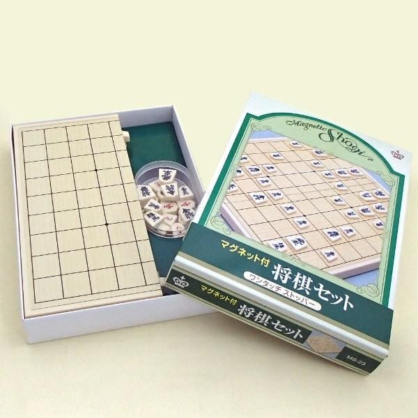 携帯に便利なマグネット式将棋盤セットです。盤の大きさ： 約26Ｘ24cm。二つ折りになります。※宅配便でのお届けです。