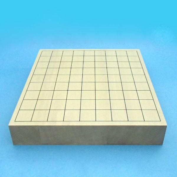 やさしい色めで黄色味をおびています。厚さも約57mmで持ち運びも比較的楽な卓上将棋盤です。通常、ご使用頂くにはランクは【竹】で十分かと思います。※宅配便でのお届けです。