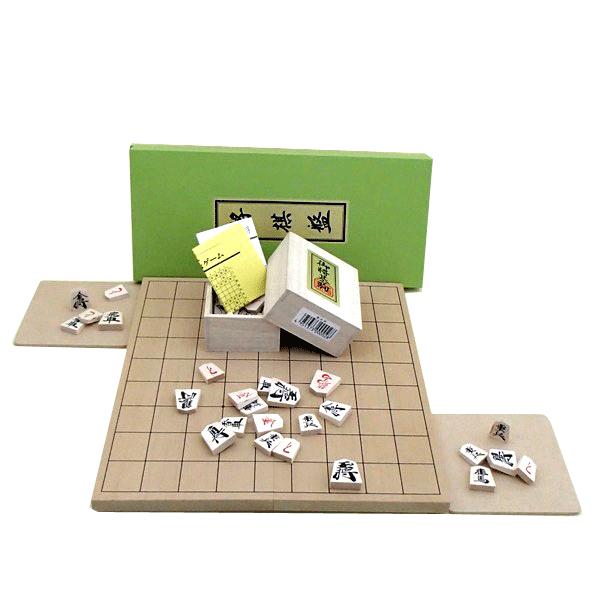 将棋入門者やお子様にもお勧めの将棋盤セットです。　携帯便利な折将棋盤と木製裏赤駒のセットです。●新桂5号折れ将棋盤：厚さ5分(約15mm)持ち運びが便利なよう、サイズは30×33cmとやや小ぶりですが、普通サイズの将棋駒で遊べます。将来、将...