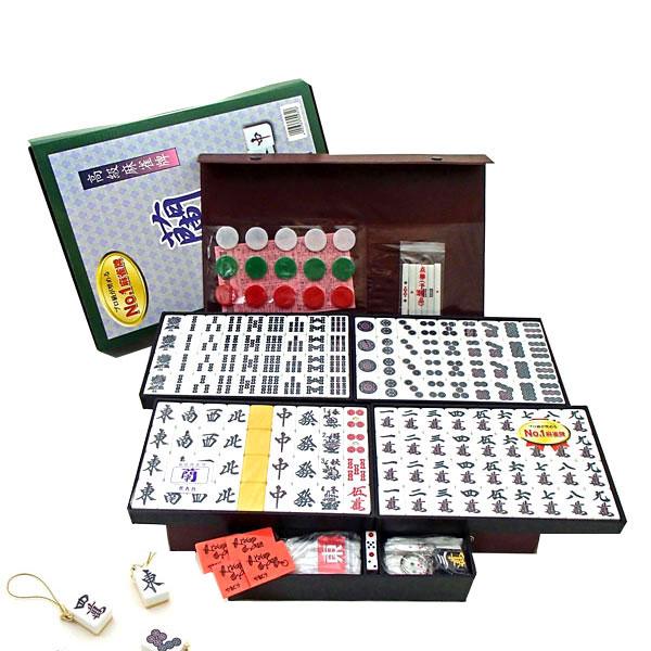 手打ち麻雀牌セット　囲碁ラボオリジナルストラップ1個つき　2Ｌ　蘭　麻雀牌　ストラップ付き誠に申し訳ございませんが、種類はお選び頂けません。材質：ユリア樹脂背裏の色：竹を思わせる飴っぽい茶色牌のサイズ：23mm×31mm×18mm牌1個の重...