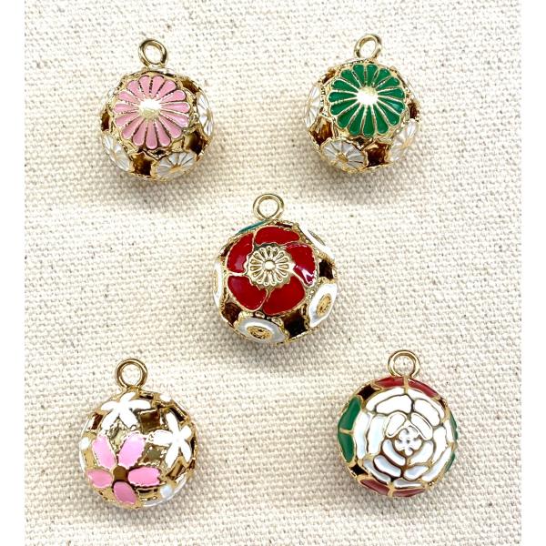【 商品名 】 丸鈴　桜【 サイズ 】 W-18mm / H-18mm / D-18mm【 内容 】　 1個 / 1袋入り【 商品名 】 丸鈴　菊　ピンク【 サイズ 】 W-18mm / H-18mm / D-18mm【 内容 】　 1個 ...