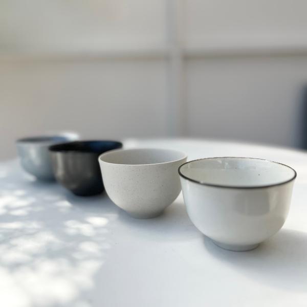 ALONGU 明論具の器は、自然の釉薬の濃淡によって生みた?される一点一点の異なる表情か?大きな魅力て?す。全てか?均一に仕上か?るイメーシ?を持たれやすい磁器製品て?すか?、実は自然の陶石を原料とし、季節や気候の影響て?窯の環境か?変化す...