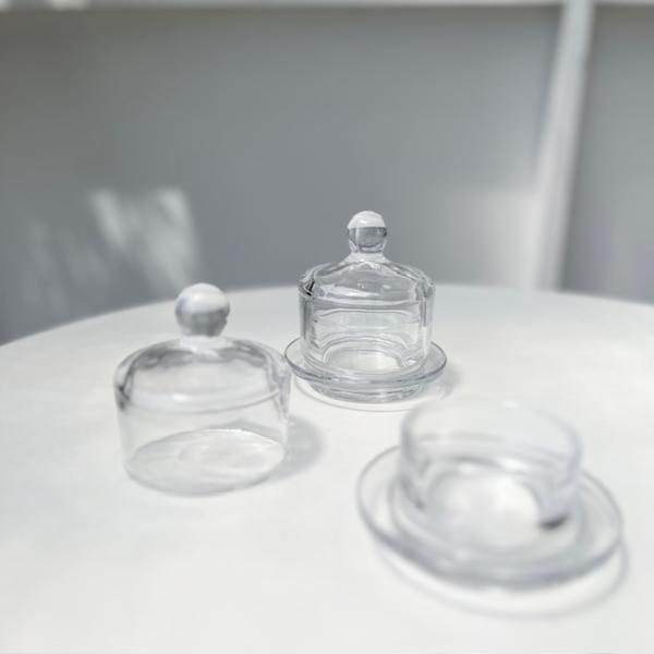 小さくてかわいいボブクラフトさんのガラスドームです。小さいからこその、楽しい使い方ができそうです。まれに1〜2ミリ程度の小さな点のように見える部分がございます。良品の範囲内とさせていただいております。