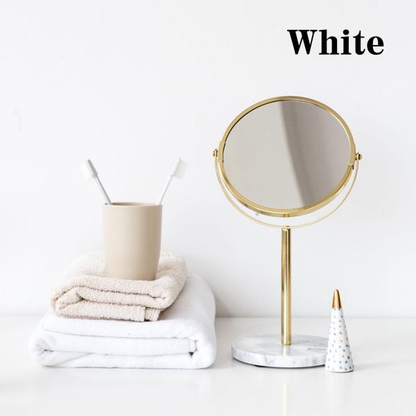 【発売日：2021年09月13日】シンプルな形の卓上ミラー鏡が360度回転し、見やすい角度に調節できます全体のバランスは表の普通鏡、細かいメイクは裏の拡大鏡で♪台座には天然大理石を使用上品な印象を与えるマーブルホワイト台座にはアクセサリーや...