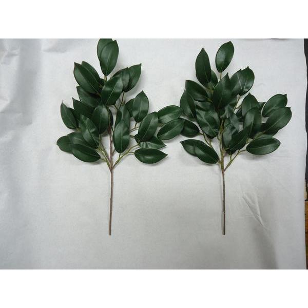 榊葉　造花１対立て サイズ：全体の長さ33cm　水切り部分12cm　幅21cm<BR> 葉は、差し込み式になっております。若干の形を変えたり、葉を外して小さくしたり変更は可能です。<BR> 2枚重ねて挿すとより本物に...