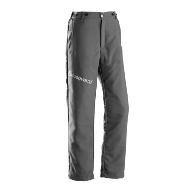 ハスクバーナ社のエントリーユーザー向けのプロテクティブズボン C-II E（クラシック2エントリー)。ハスクバーナ クラシック エントリーは、手頃な価格。防護性能は、EN381　クラス1、20m/s適合。2つのフロントポケットと通気ジッパー...