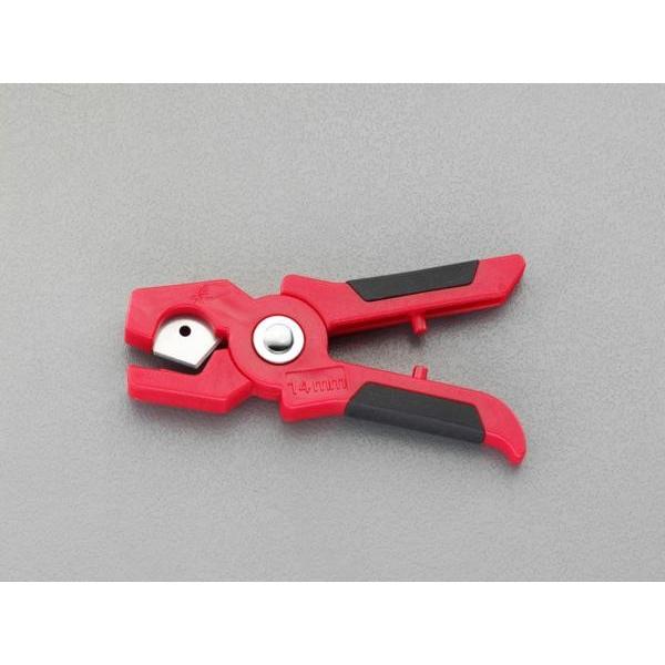 ESCO φ3-13mm/115mm ホースカッター EA338A-13新品になります。サイズ115(L)×43(W)×7(D)mm切断能力1/8”〜1/2”(φ3〜13mm)材質 本体：プラスチック、 刃：ステンレス重量35g 在庫状況が...