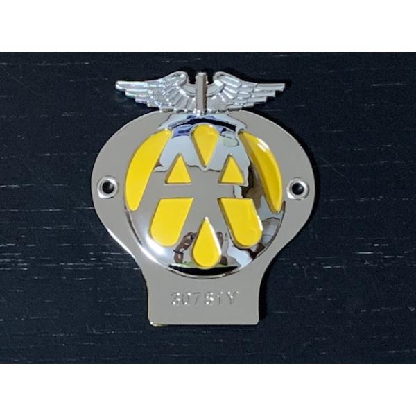 こちらのお品は、英国自動車協会(AUTOMOBILE ASSOCIATION)のバッジ新品 未使用品になります。1956年-1967年代にモーターサイクル用に作られた金属製クロームメッキ仕上げのバッジです。車用に比べますとサイズが小さくなっ...