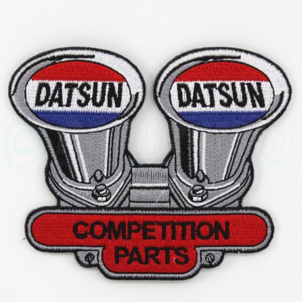 こちらのお品は、海外限定の日産 ダットサン 競技用パーツデザインの刺繍 ワッペンになります。国内未発売でとてもレアな商品となっております。アイロン接着式のワッペンですので、簡単に取り付けできます。Tシャツ、帽子などに取り付け、自分でダットサ...