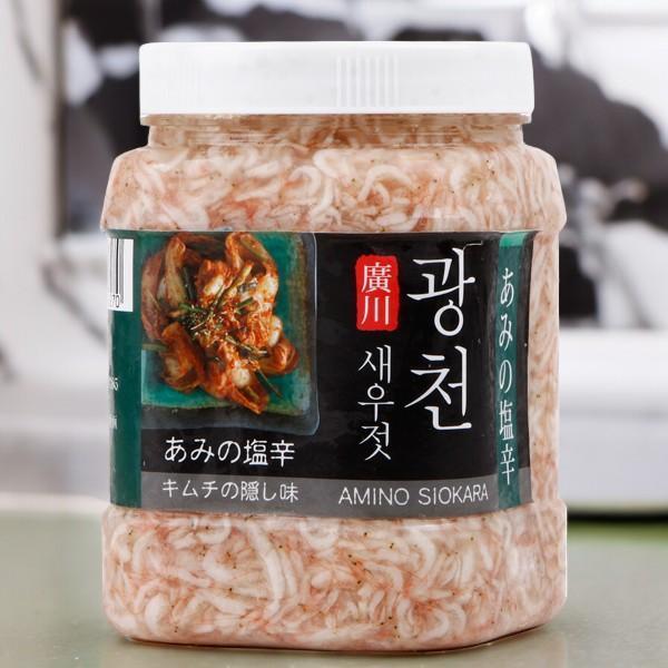#商品の特徴 : POINT韓国食材通販の定番、[カンチョン] アミの塩辛が入荷しました！1kgの大容量で、キムチ漬けに欠かせないあみ塩辛は、漬物やお料理の隠し味に最適です。新鮮なアミを使用し、丁寧に塩漬けにしています。冷凍保存できるので、...