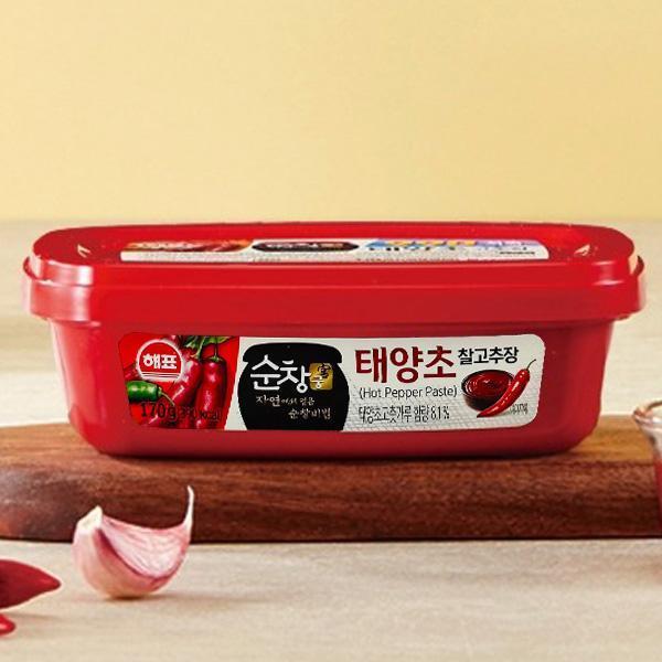 #商品の特徴 : POINT本場韓国の味をお楽しみいただける「ヘピョ スンチャン コチュジャン 辛みそ」。韓国料理には欠かせない調味料です。特に、ホームパーティーや家族団らんの場で華やかな料理に変身させてくれます。辛さと旨みが絶妙に融合した...