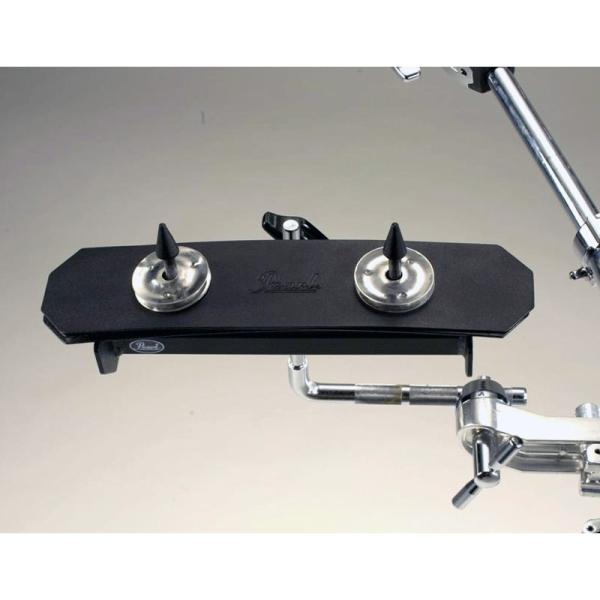 【アナーキー・クラッシャー！文字通りの「破壊音」が！】マウントが可能になっておりますので、パーカッション用のロッド等を使用してスタンドに取り付けたり、シンバルの上に取り付けたりと様々な使い方を工夫可能です。スティックで叩いて「ガシャ・ガシャ...