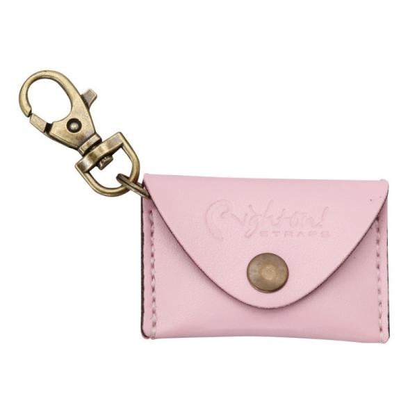 RightON!STRAPS ピックケースピックポーチは、ピックがどこにあるかを明確にして、一度に複数のピックを運ぶことができる優れものです！ケースはボタンで簡単に開け閉めができます。100％動物素材を使わず、フェイクレザーを使用しました。...