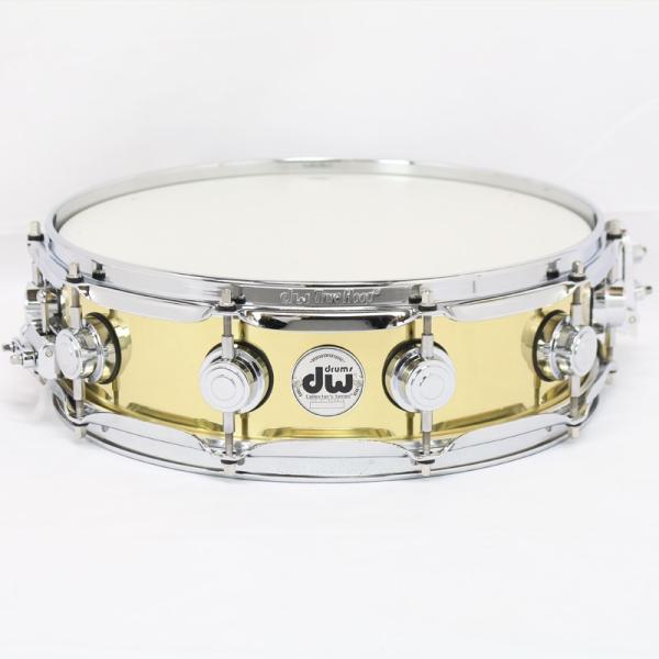 ＜Collector's Series' Polished Brass＞DW Collector's Seriesは、カスタムメイド・ドラムの最高峰です。カリフォルニアのカスタムショップでデザインされ、手作業で作られるコレクターズシリーズは...