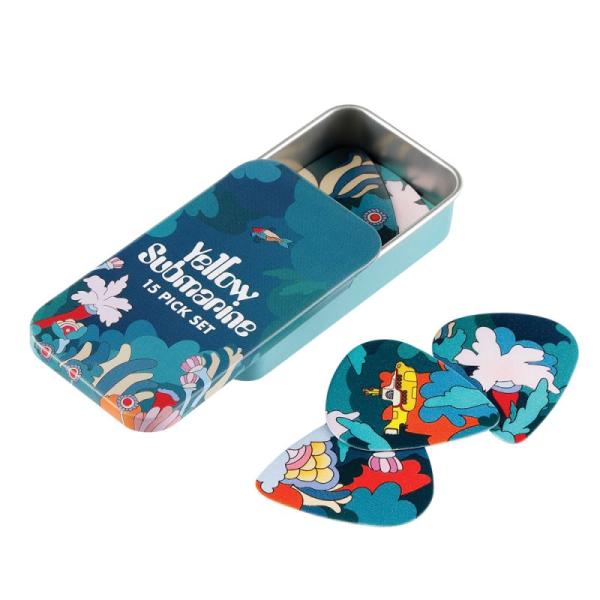 Yellow Submarine 公開55周年記念アイテム！ビートルズの象徴的なアニメーション映画 Yellow Submarine 公開55周年を記念したこの限定版ギター・ピック缶には、映画のアニメーション・ルックと登場人物にインスパイア...