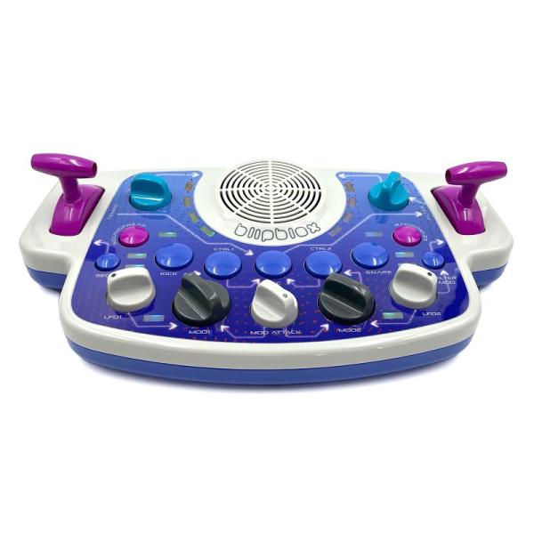 Blipblox SK2 （ブリップブロックス エスケーツー）は子供たちが音楽を作る楽しみを発見する事ができるシンセサイザーです。アメリカやヨーロッパでの安全認証を受け、3歳以上の子供が安心して使用できる、完全な機能を搭載したシンセサイザー...