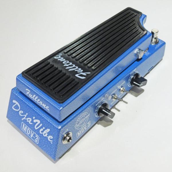 Fulltone Custom Shop Mini-Deja'Vibe 3 Version 2 は、ロビン・トロワー、ジミ・ヘンドリックス、デヴィッド・ギルモアなどが愛用した 1960 年代のユニヴァイブ・エフェクトを、世界で最も正確に再現...