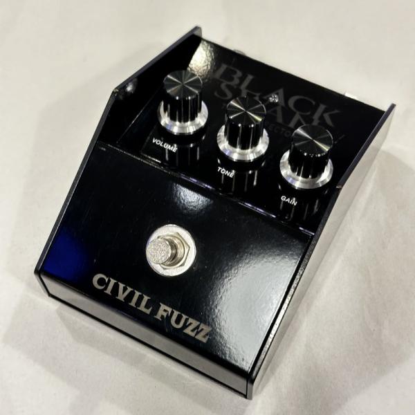 TOKYO EFFECTOR／BLACK SWANCIVIL FUZZはベーシストとダウンチューニング・ギタリストの為にデザインされたファズであり、BLACK SWANがBUZZAROUNDにインスパイアされたファズ・ディストーションである...