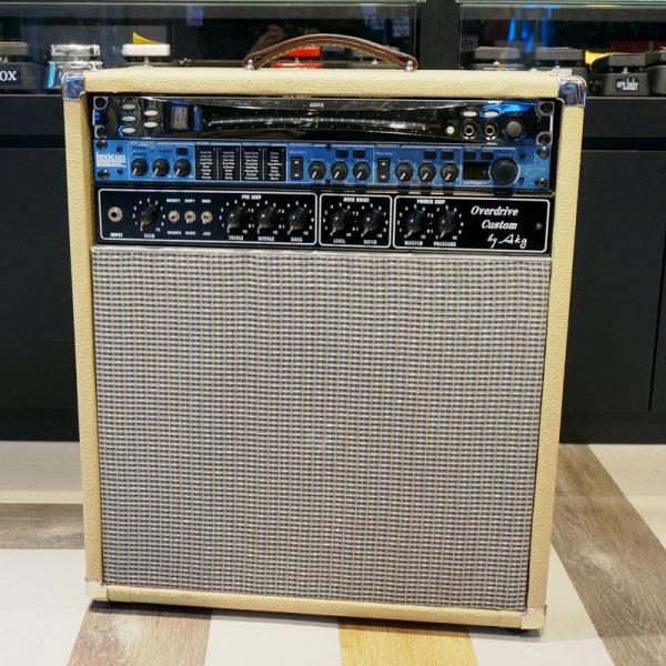 ※本商品は委託中古品です。長年Dumble Overdrive Specialを研究した成果を結集したAKG Sound Designによるカスタムアンプ。 1台1台、厳選したパーツをハンドワイヤードで組み立てており、キャビネットや塗装もす...